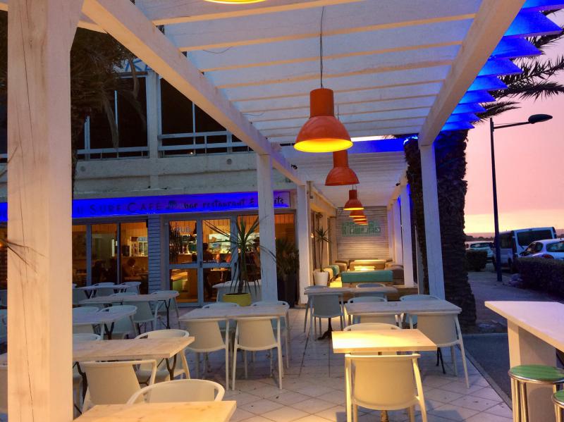 Le Bleu Surf Café - Plage privée La Franqui (11370 La Franqui)